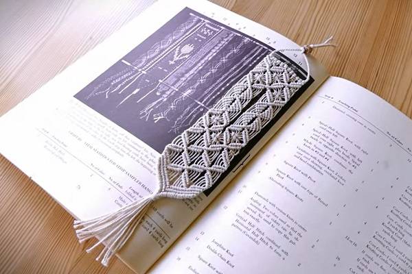 10 Easy Macrame Bookmark Patterns for Beginners - Hemptique